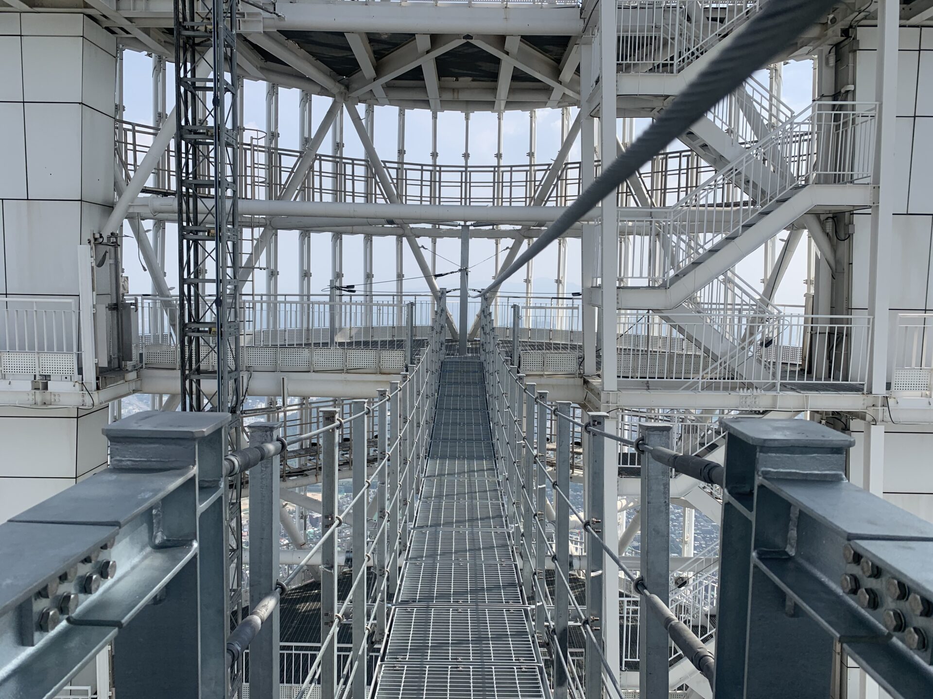 LOTTE TOWER SKYBRIDGE - CABLEBRIDGE